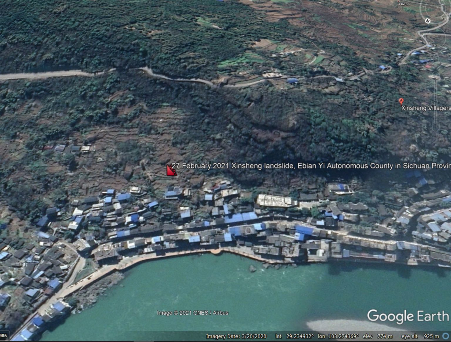 Ebian Yi Autonomous County: a dramatic rockslide caught on video in ...