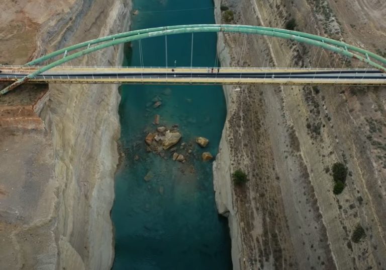 Corinth Canal: a video of the rockfall that has left it closed since ...